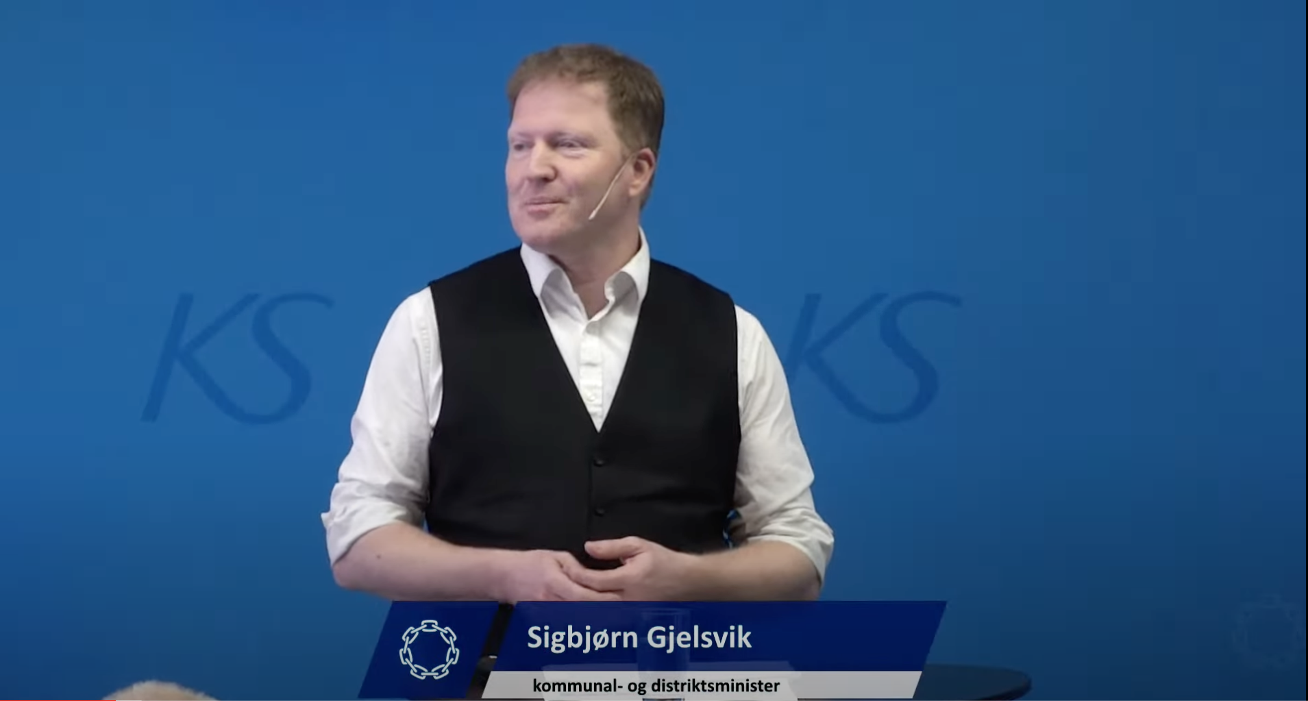 Kommunalministeren avklarer regjeringens syn på utjevning av naturressursinntekter - LNVK